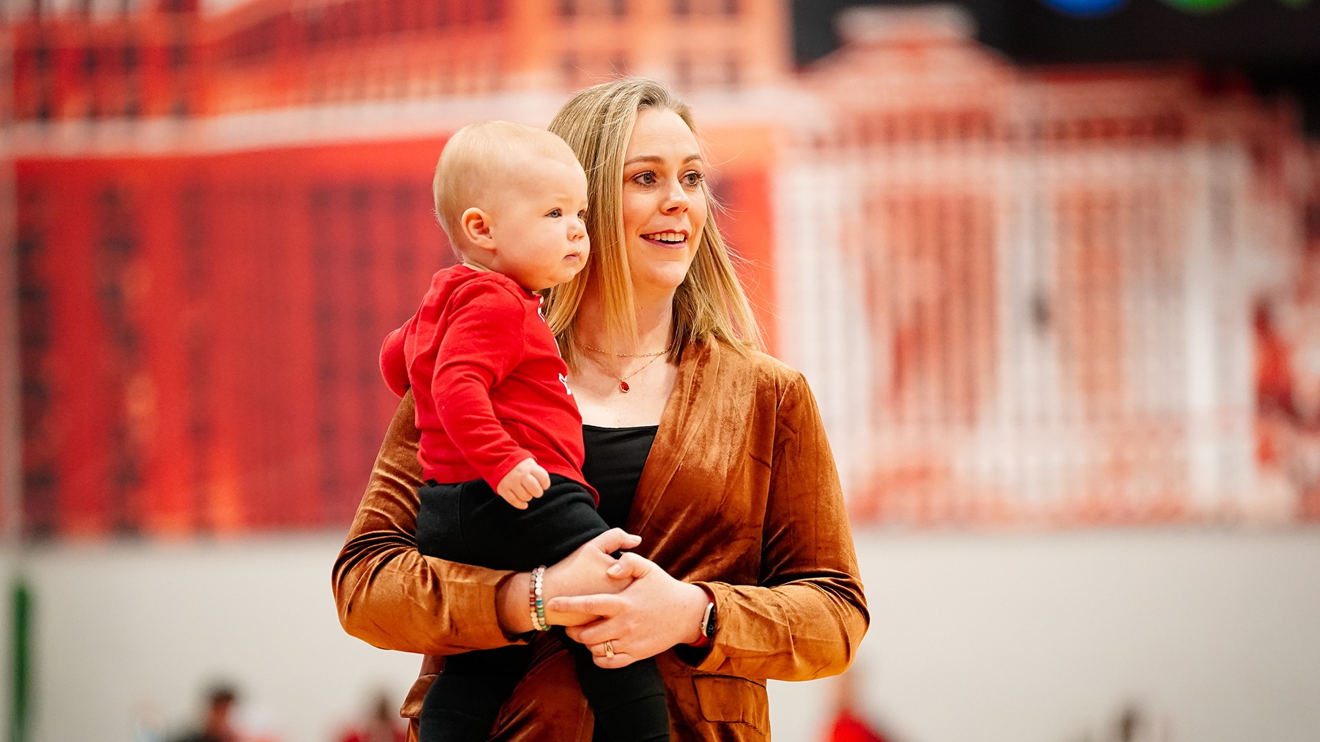 Lindy La Rocque Named To Kathy Delaney-Smith Midseason Watch List ...