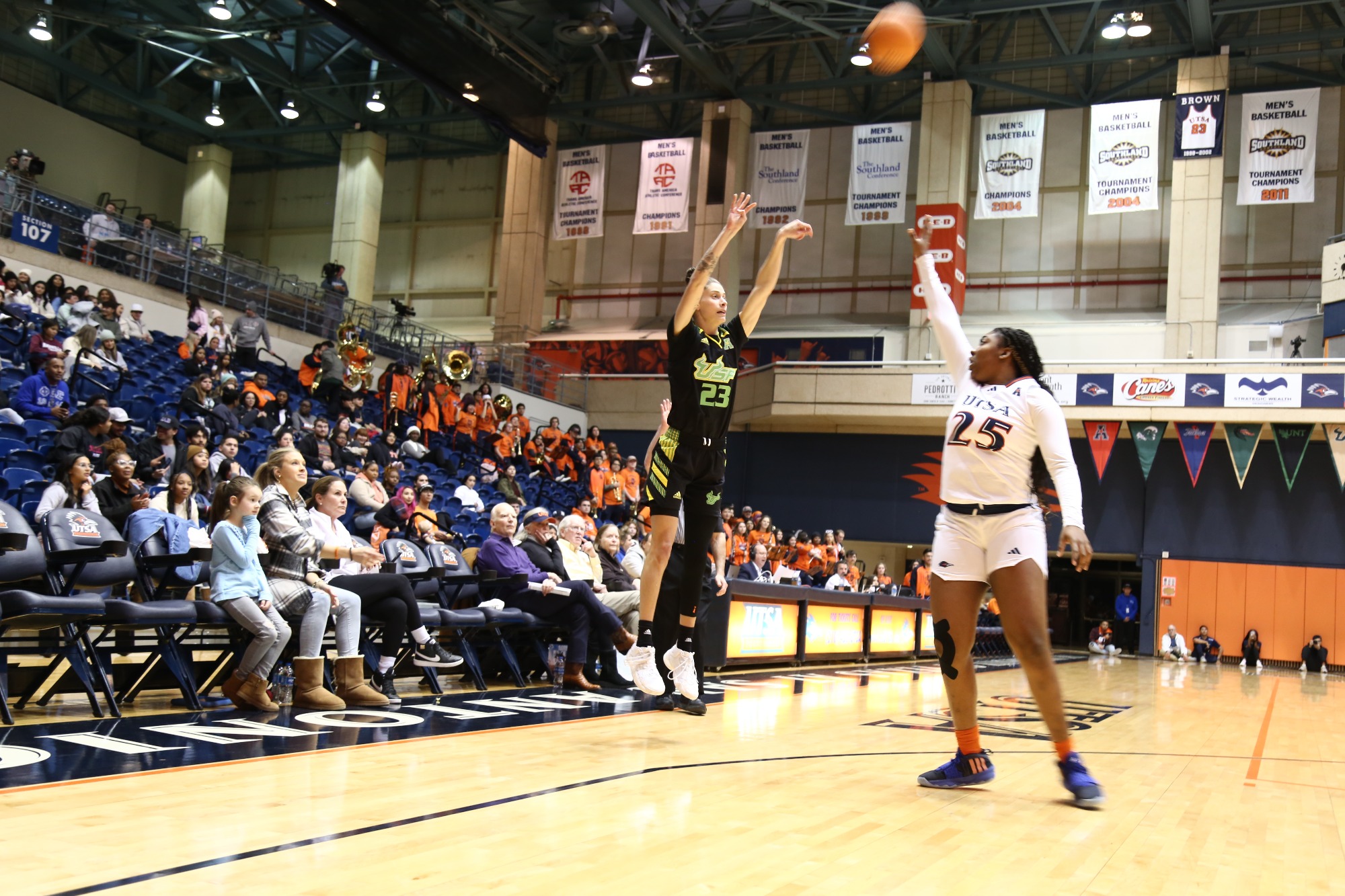 Bulls Lose To Roadrunners Tuesday Night - USF Athletics