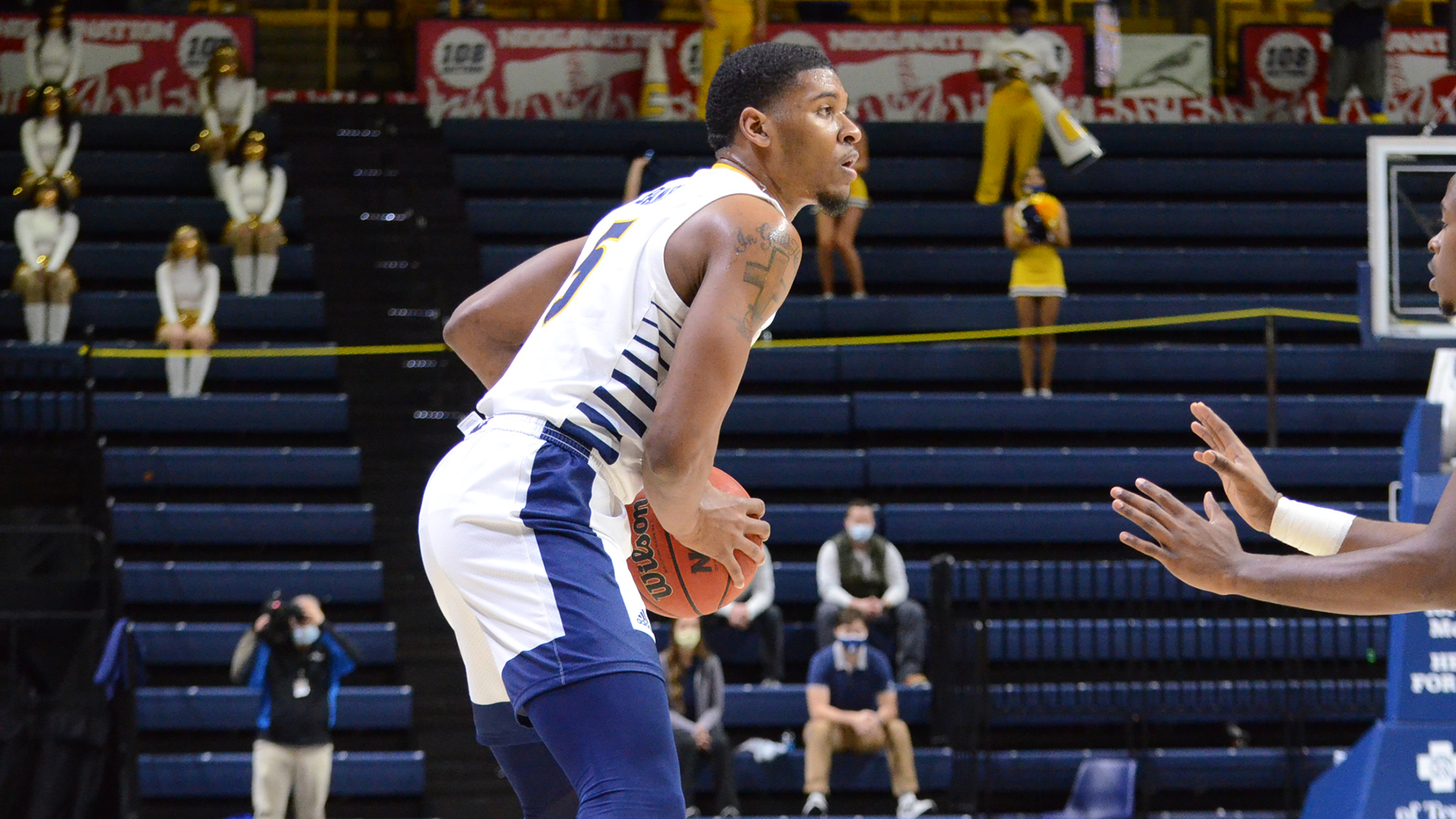 Darius Banks - 2021-22 - Men's Basketball - University of Tennessee at ...