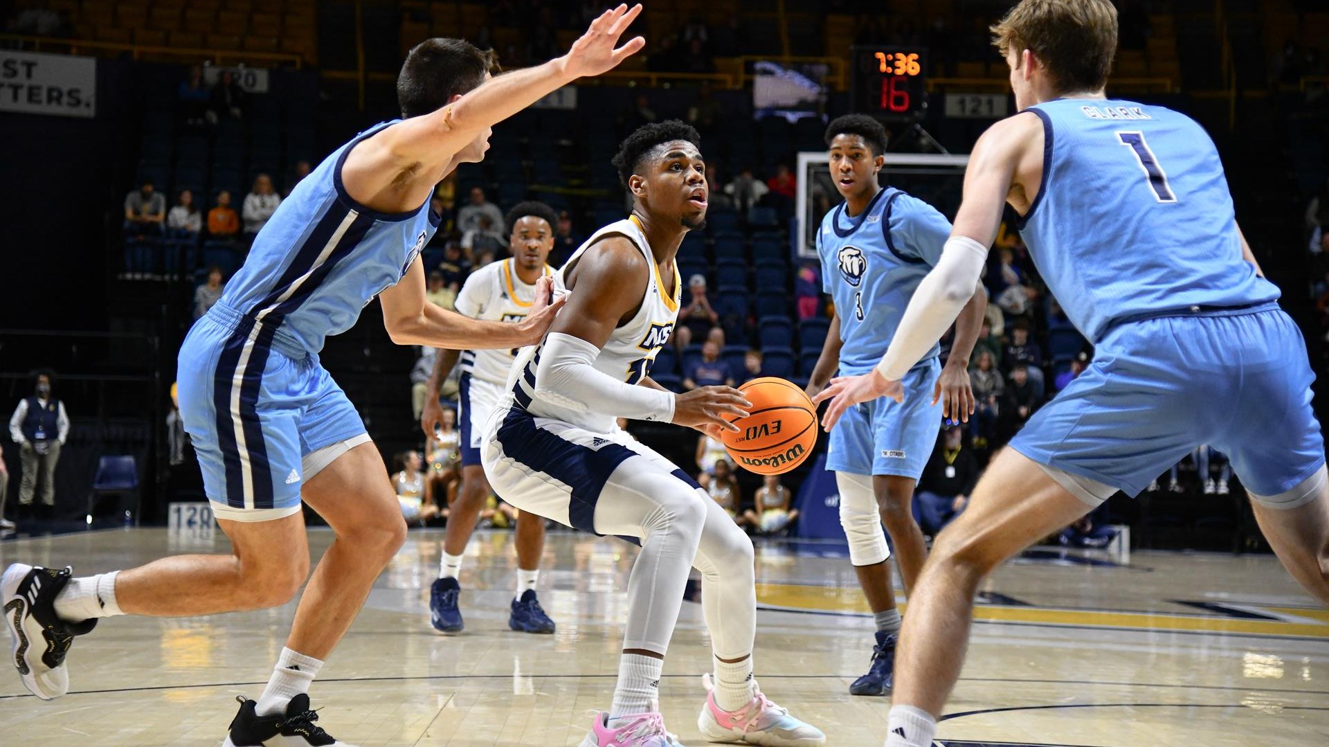 Malachi Smith - 2021-22 - Men's Basketball - University of Tennessee at ...