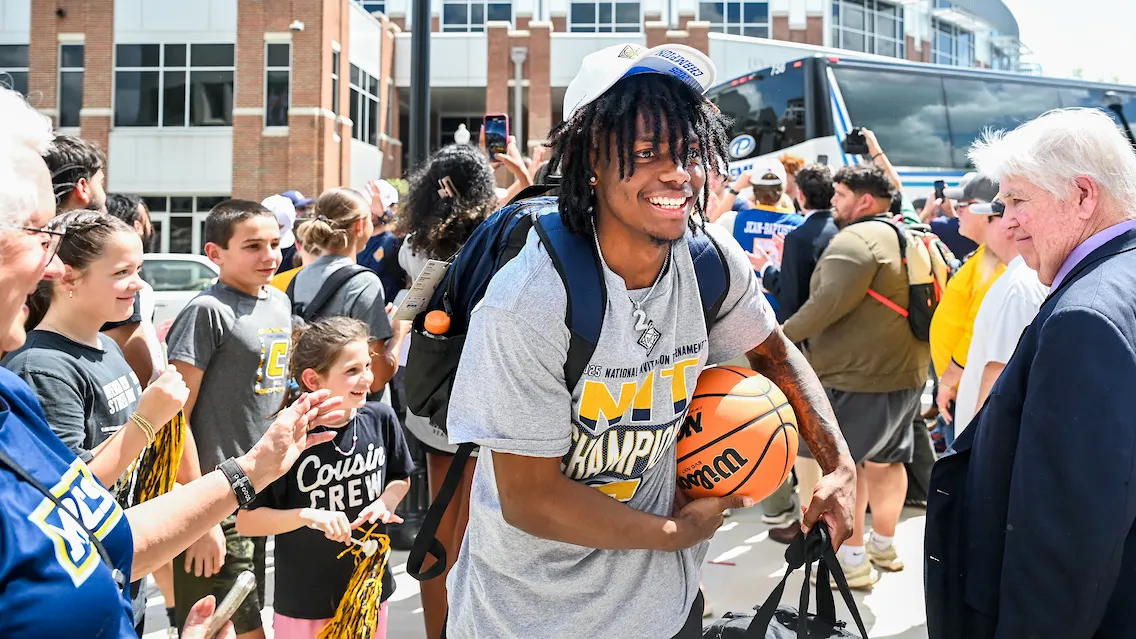 Men’s Basketball’s Dan Earl Named SoCon Coach of the Year; Highlights ...