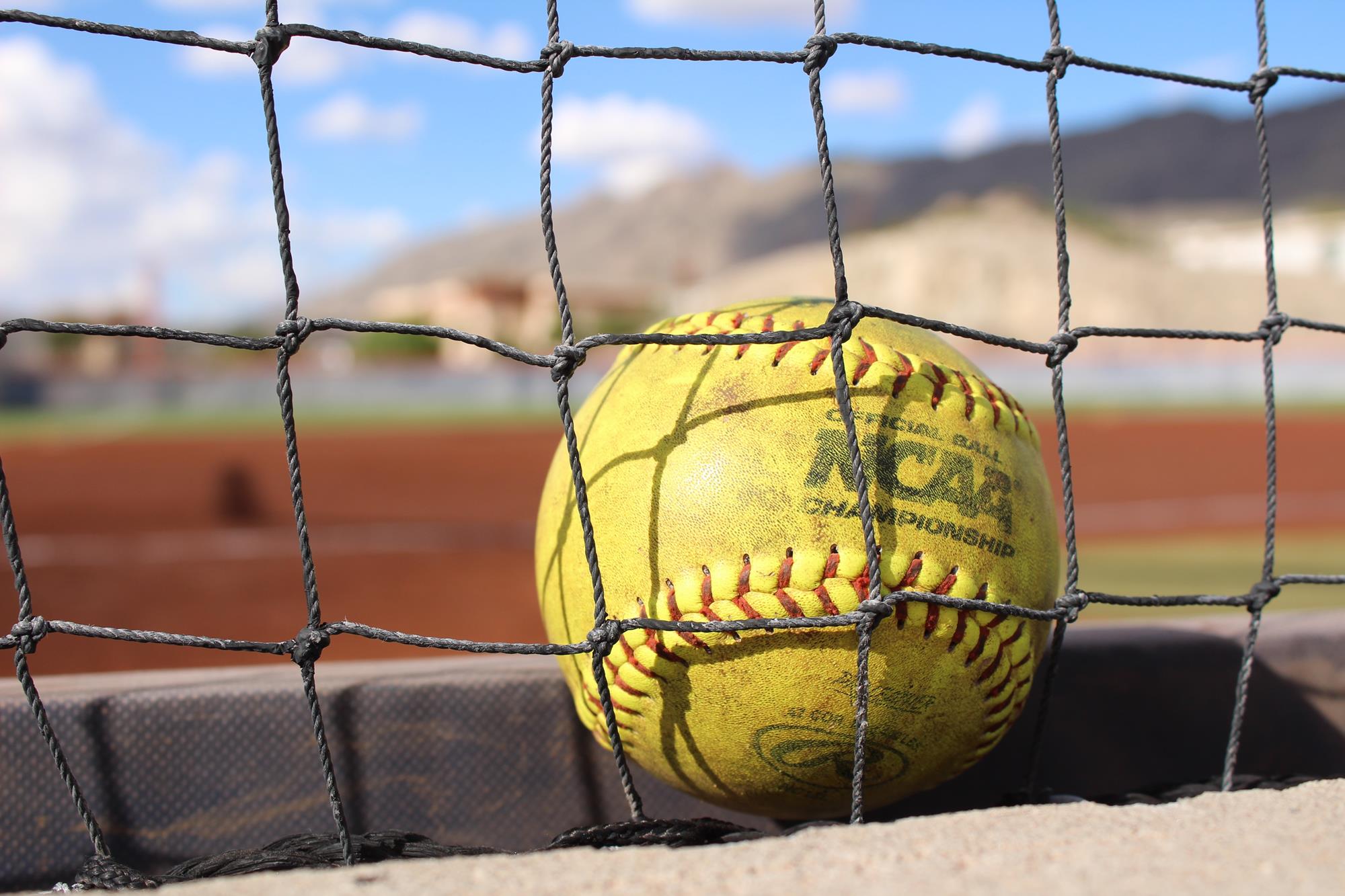 UTEP Softball Splits Opening Day - UTEP Miners