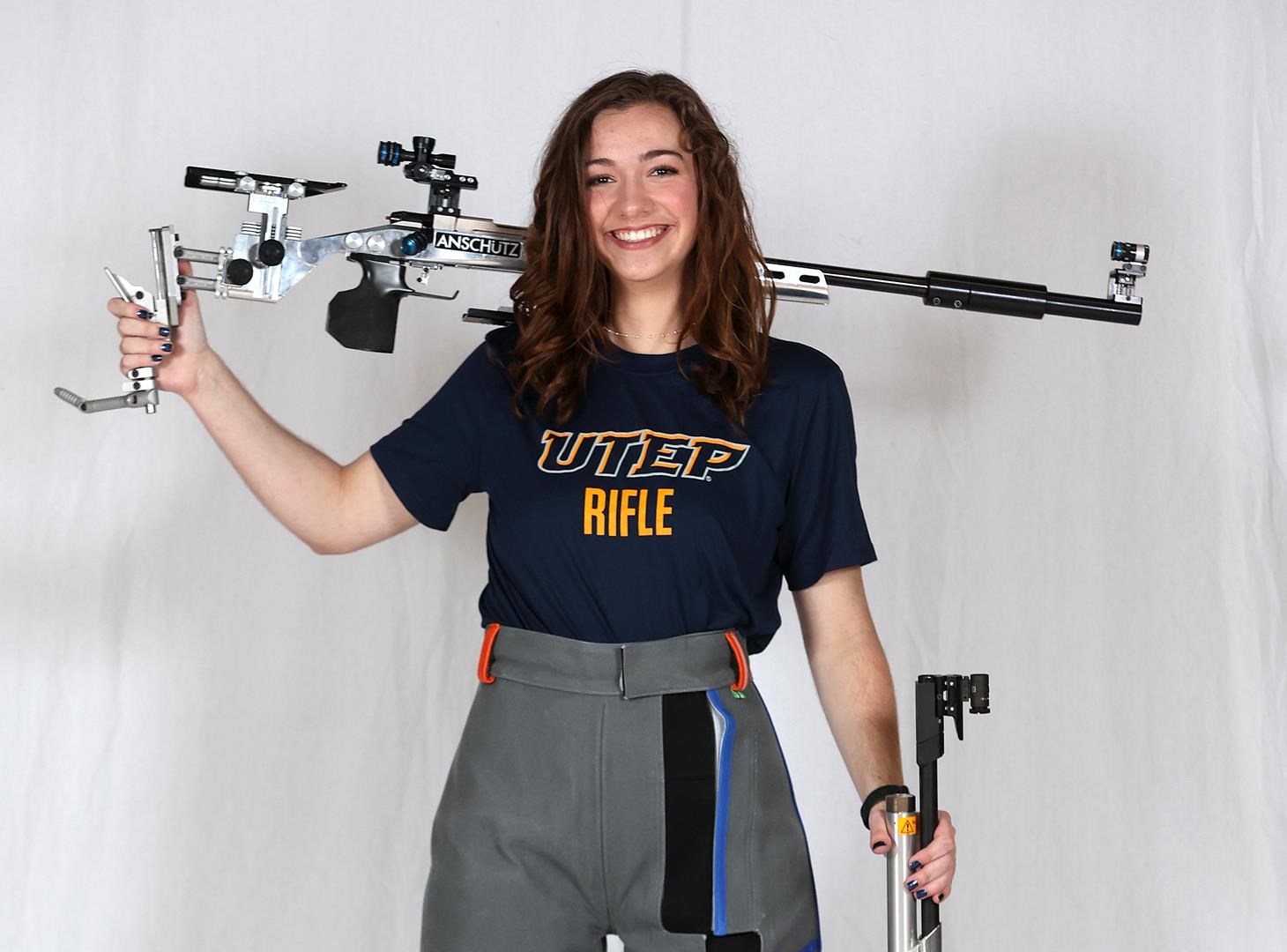 Isabel Brooks Leads No. 20 UTEP Rifle - UTEP Miners