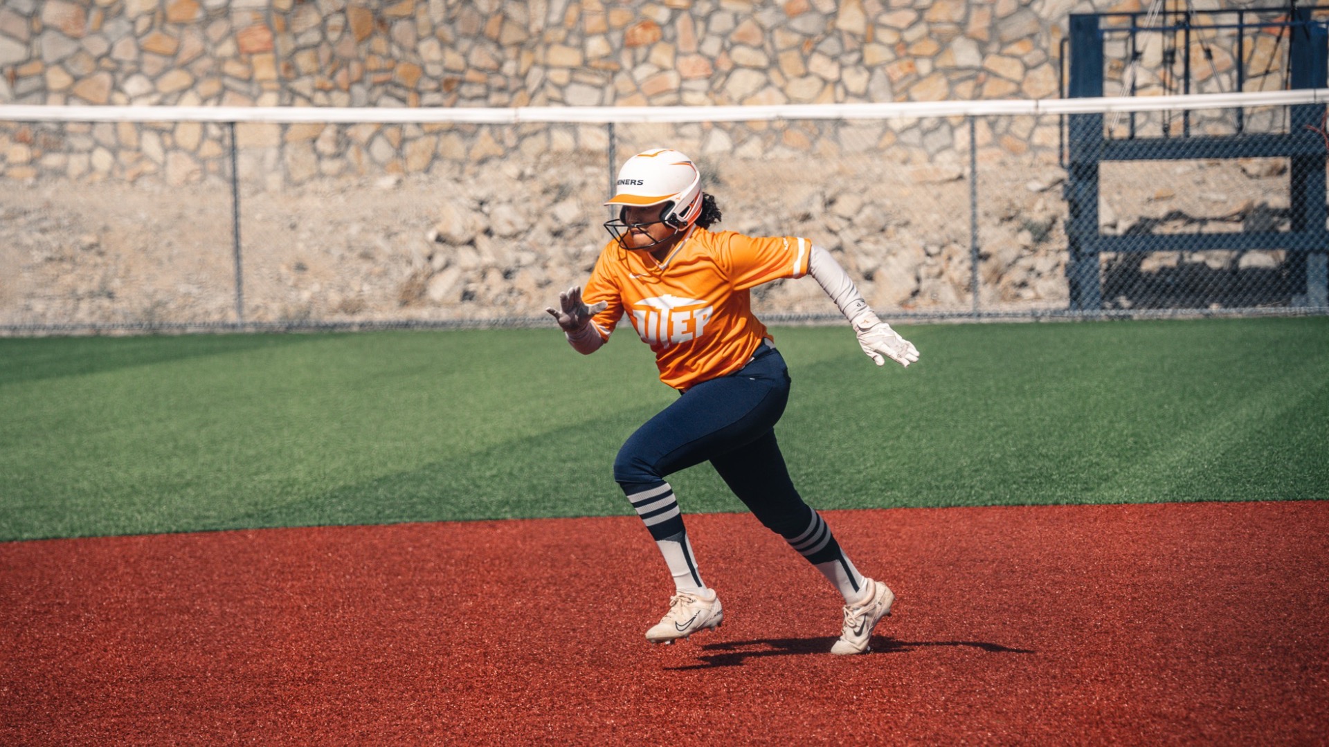 UTEP Softball Splits Series with WKU - UTEP Miners