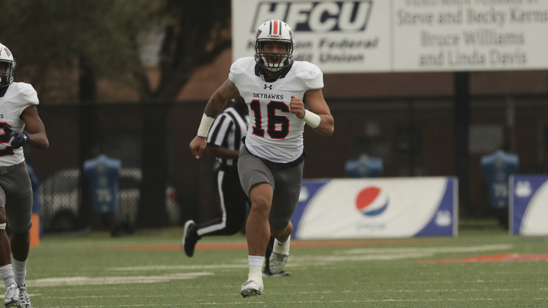 Jaylon Sharpe - Football - UTM Athletics