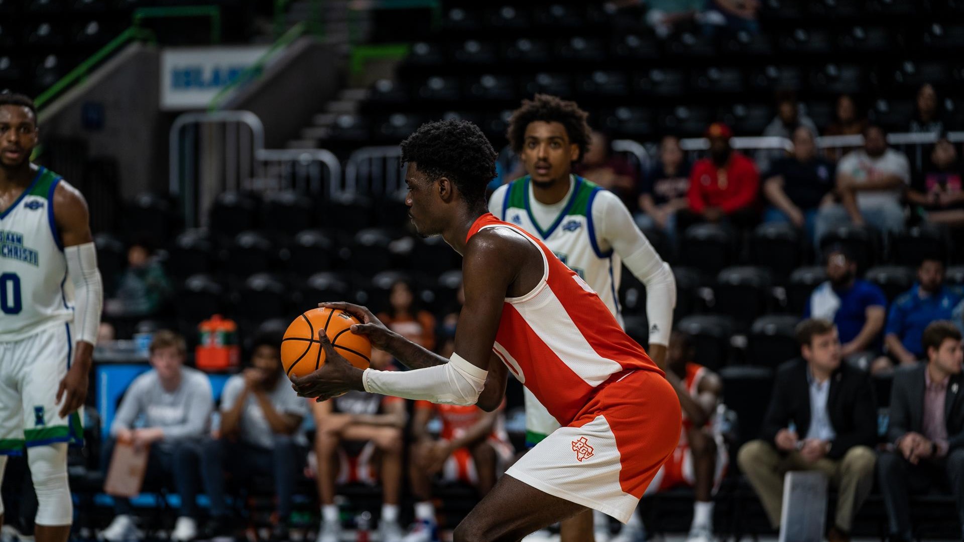 RayQuan Taylor - 2021-22 - Men's Basketball - UTRGV Athletics