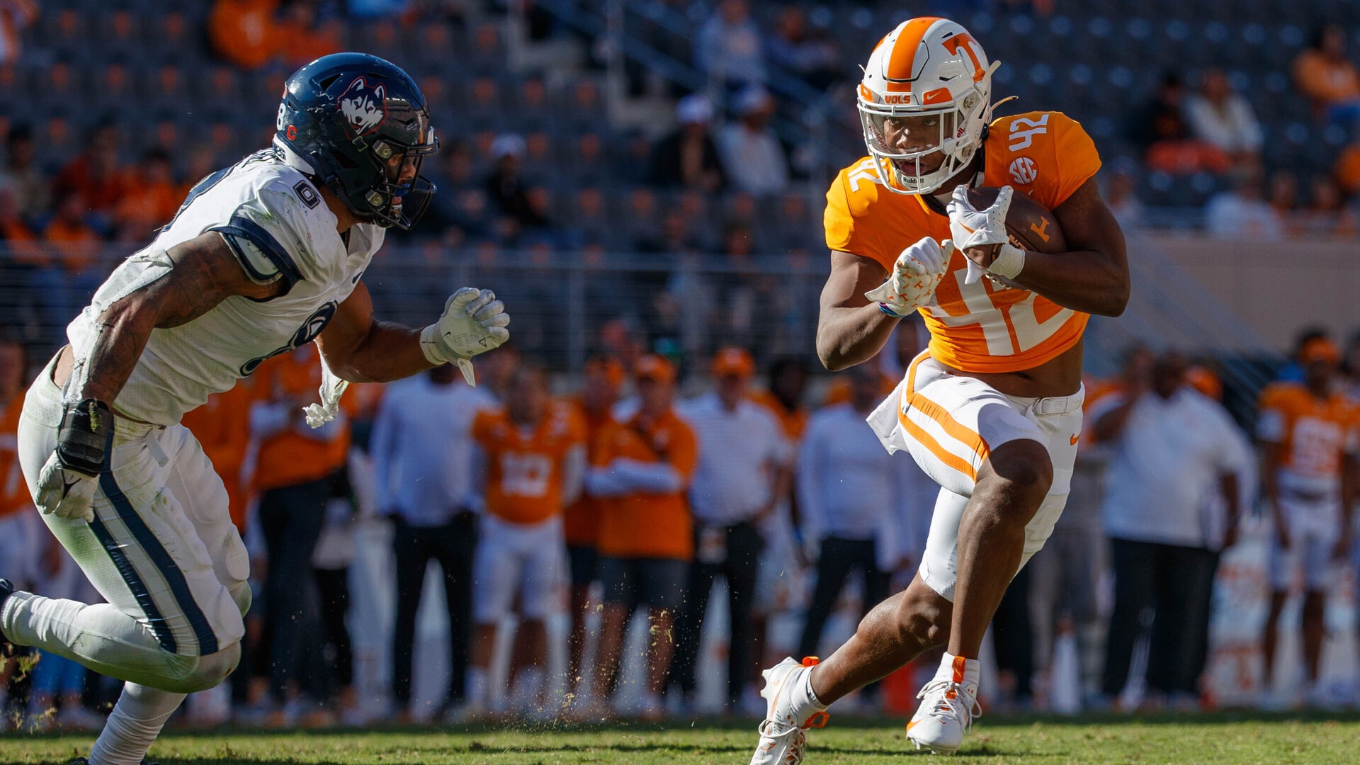 Hunter Barnes - Football - University of Tennessee Athletics