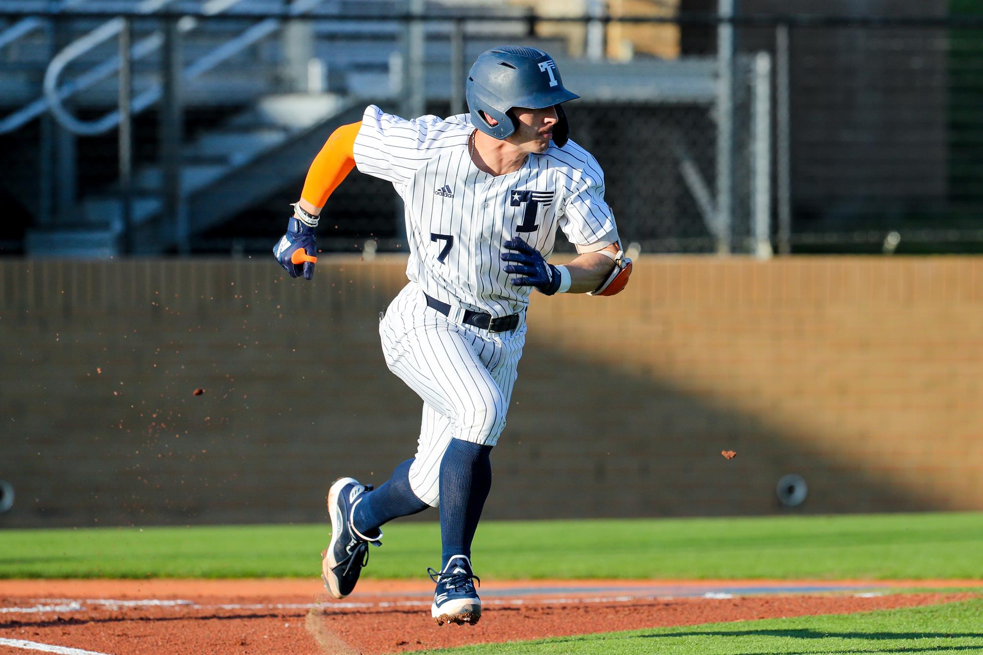#25 UT Tyler Suffers First Road LSC Loss in Series Opener Against UT ...