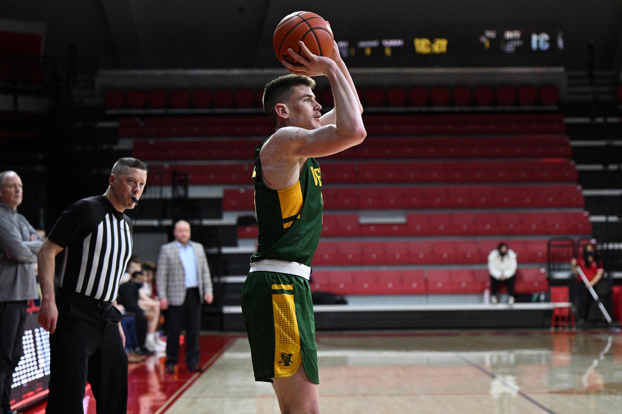 Finn Sullivan - Men's Basketball - University of Vermont Athletics