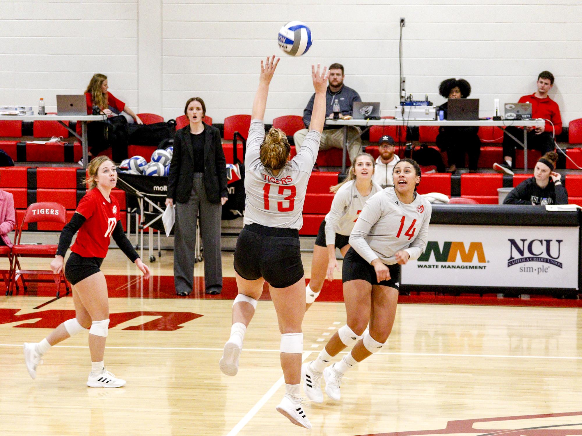 Union Volleyball Takes the Tigers in Three - University of West Alabama ...