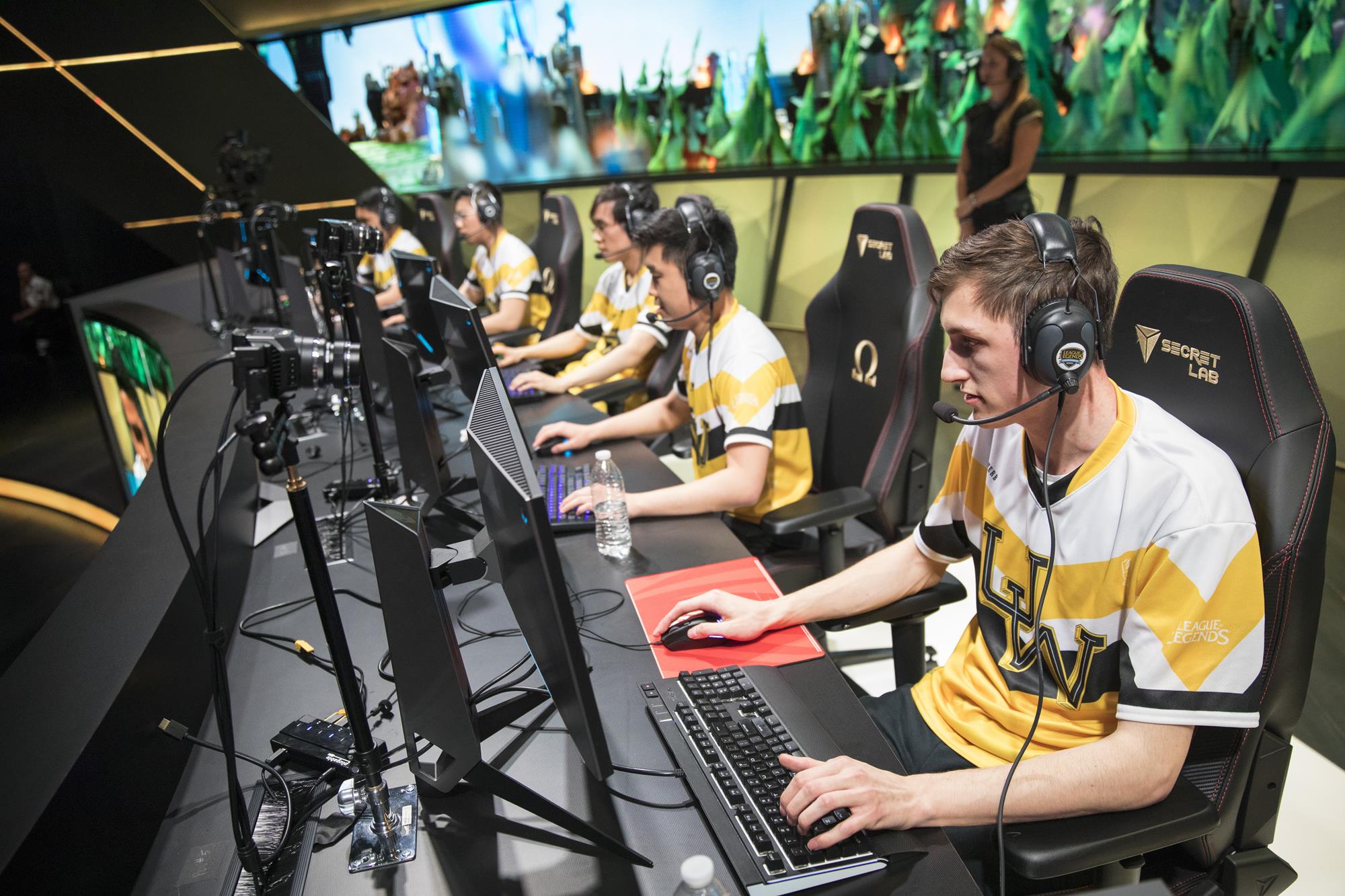 Warriors esports team qualifies for CRL Fall 2020 league - University ...