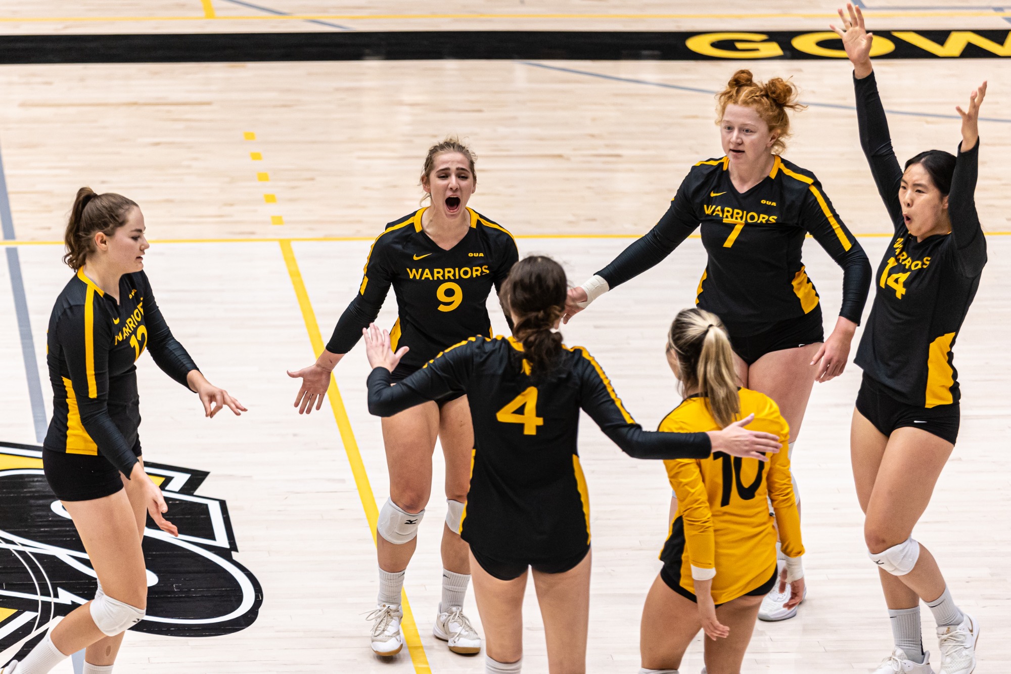 Warriors go 1-1 in pair of 5-set matches with Gryphons and Blues ...