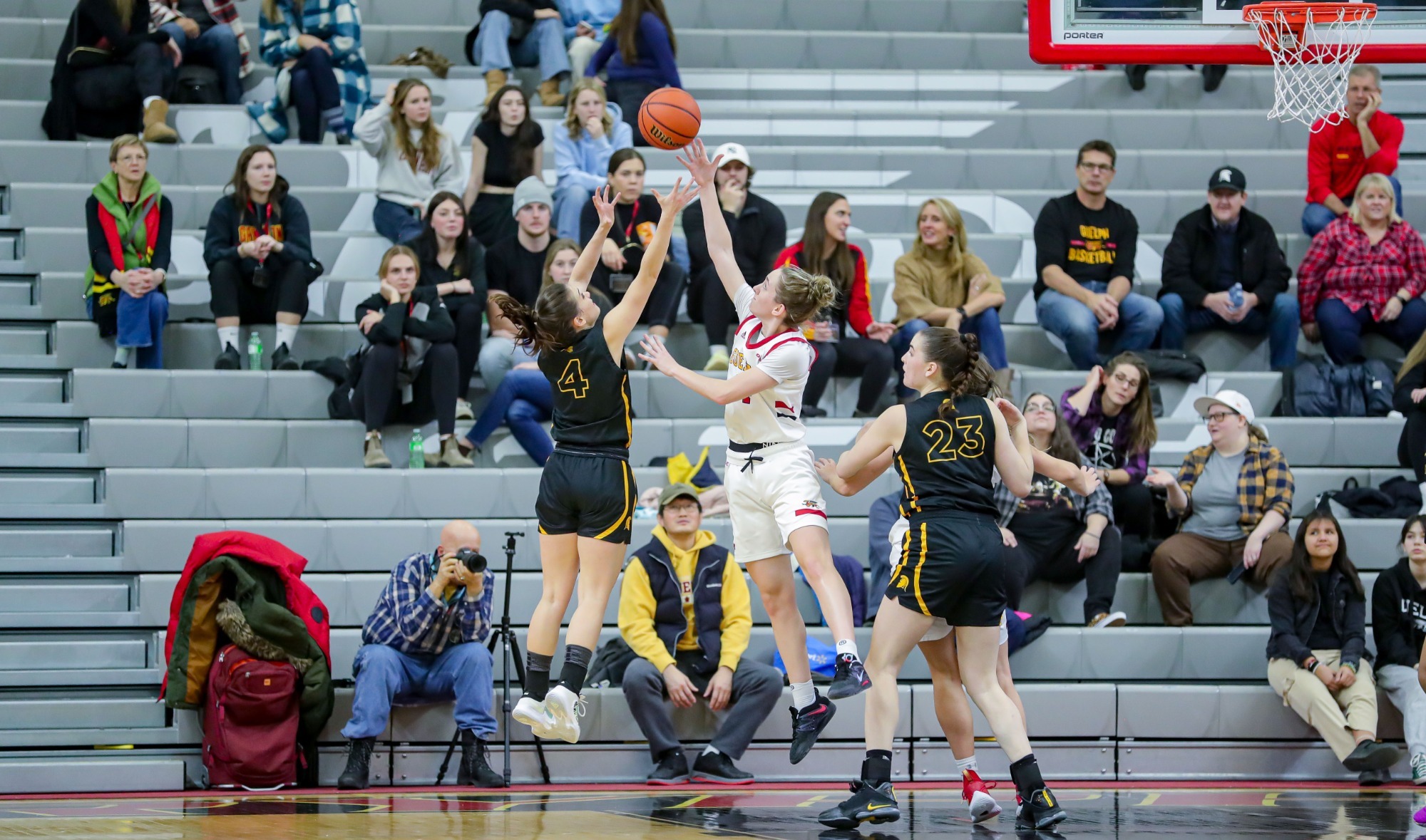 Vanessa Hughes - Women's Basketball - University of Waterloo Athletics
