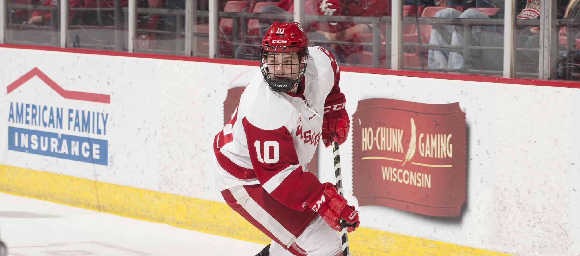 Jake Linhart | Men's Hockey | Wisconsin Badgers