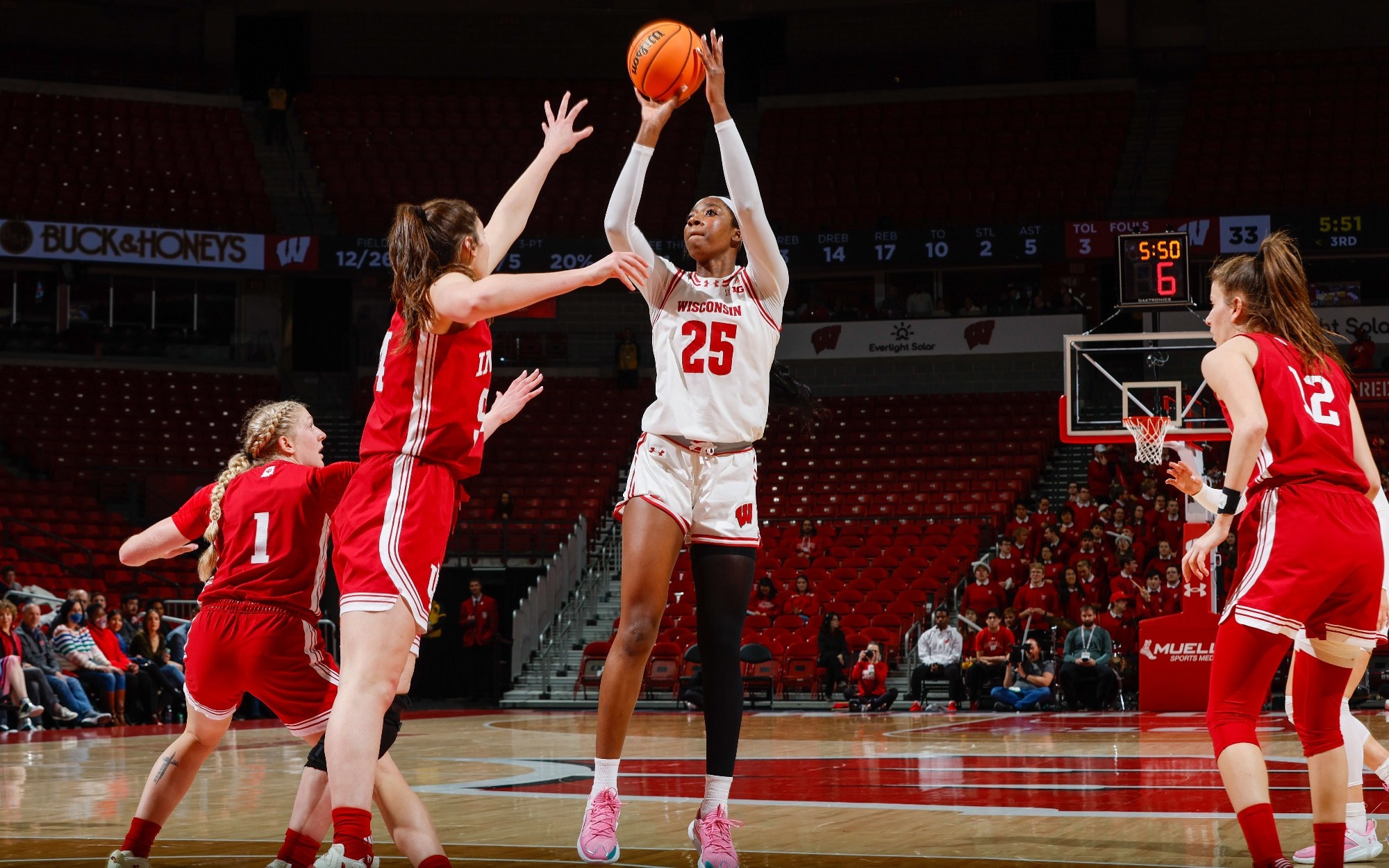 Serah Williams | Women's Basketball | Wisconsin Badgers