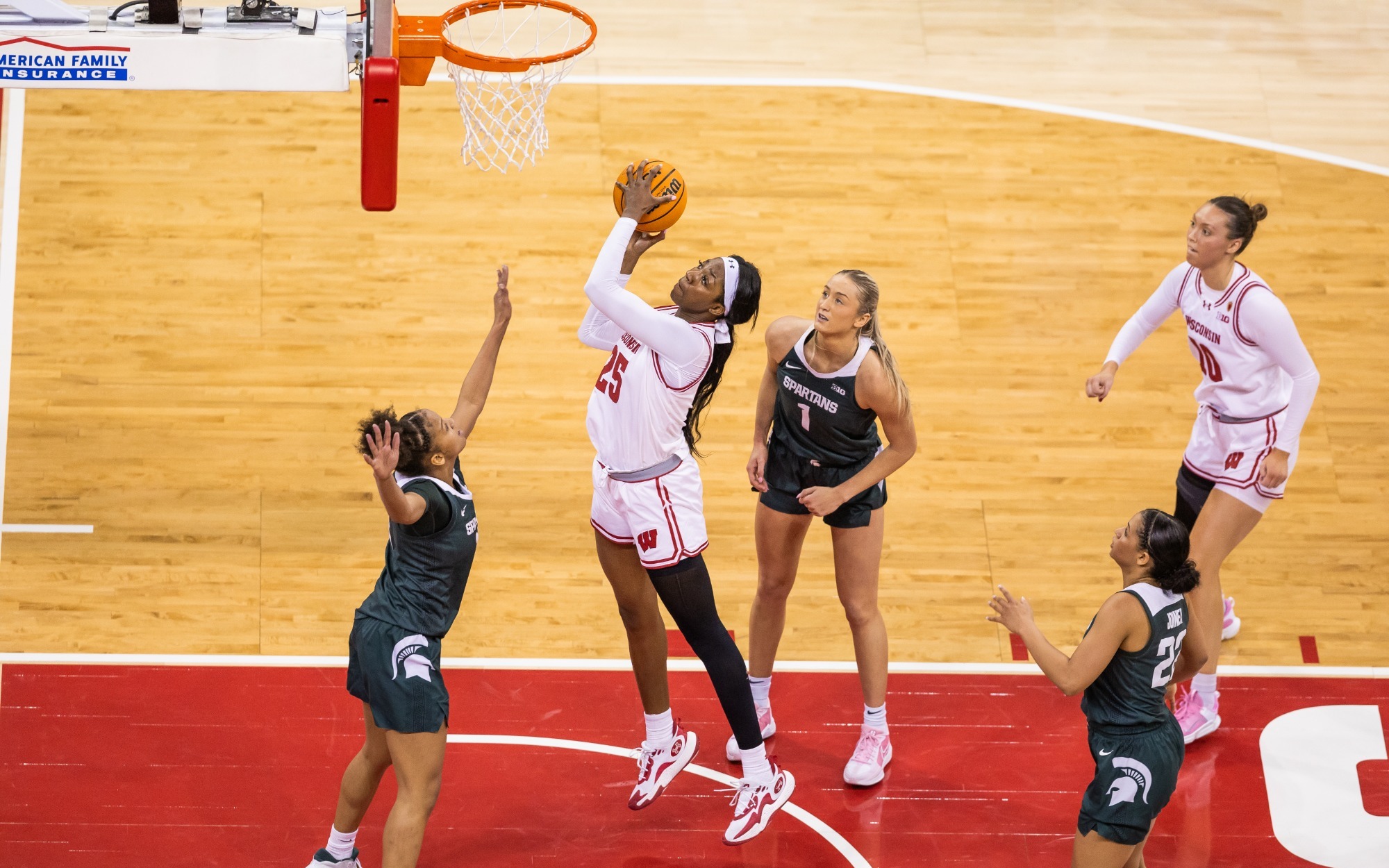 Serah Williams | Women's Basketball | Wisconsin Badgers