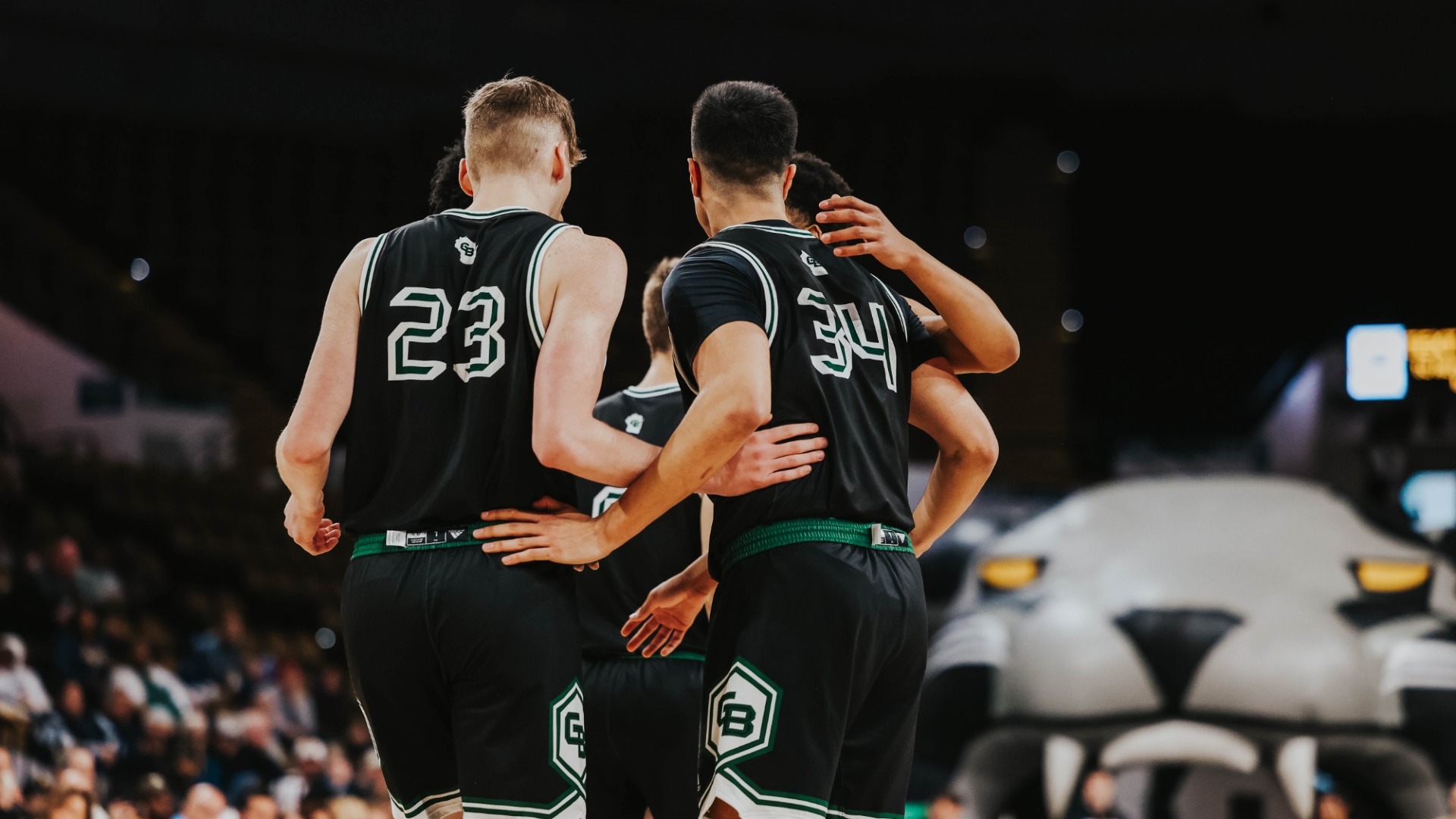 Green Bay Drops Regular Season Finale at Milwaukee - University of ...