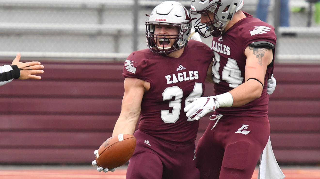 Fourth Quarter Touchdown Leads to Homecoming Win - University of ...