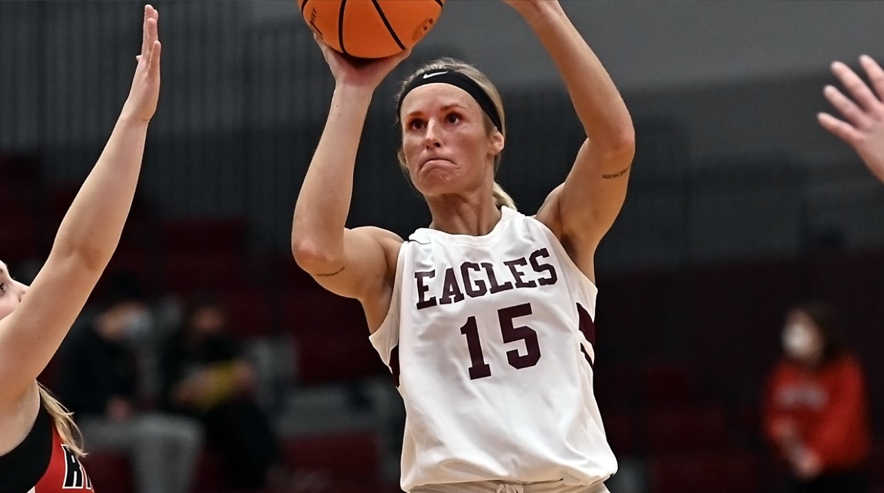 UWL Drops First Home Game to Sixth-Ranked Simpson - University of ...