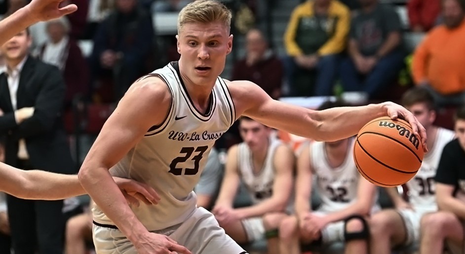 UWL Falls to UW-Whitewater; Westra Scores Career-High - University of ...