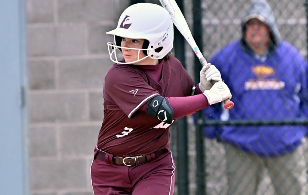 Softball Extends Win Streak to Six With Doubleheader Sweep of UW ...