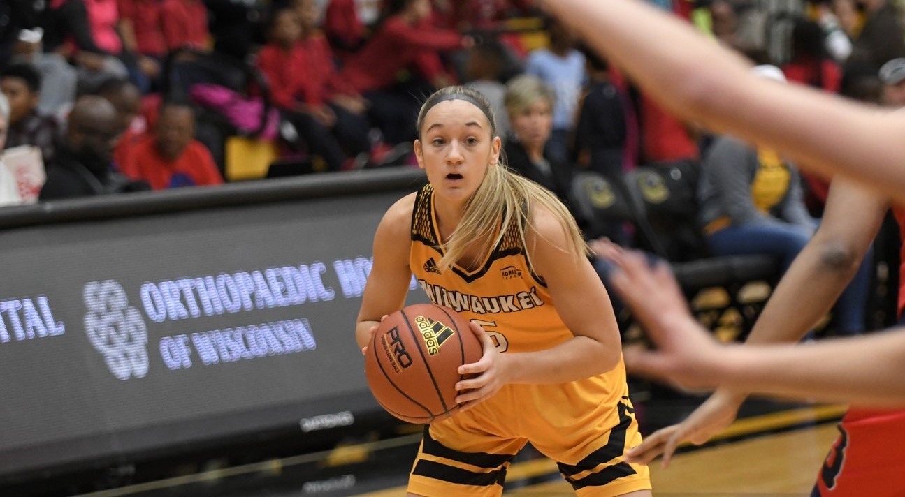 Alexis Lindstrom - 2016-17 - Women's Basketball - Milwaukee Athletics