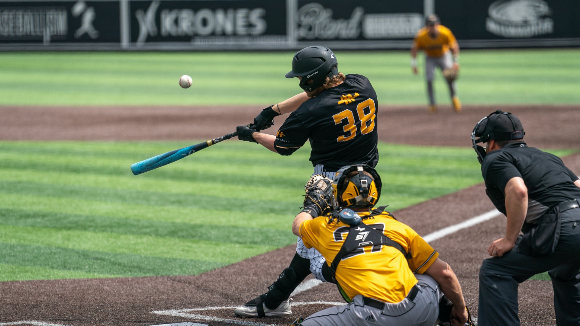Mastodons Pull Away Late to Take Series Opener - Milwaukee Athletics