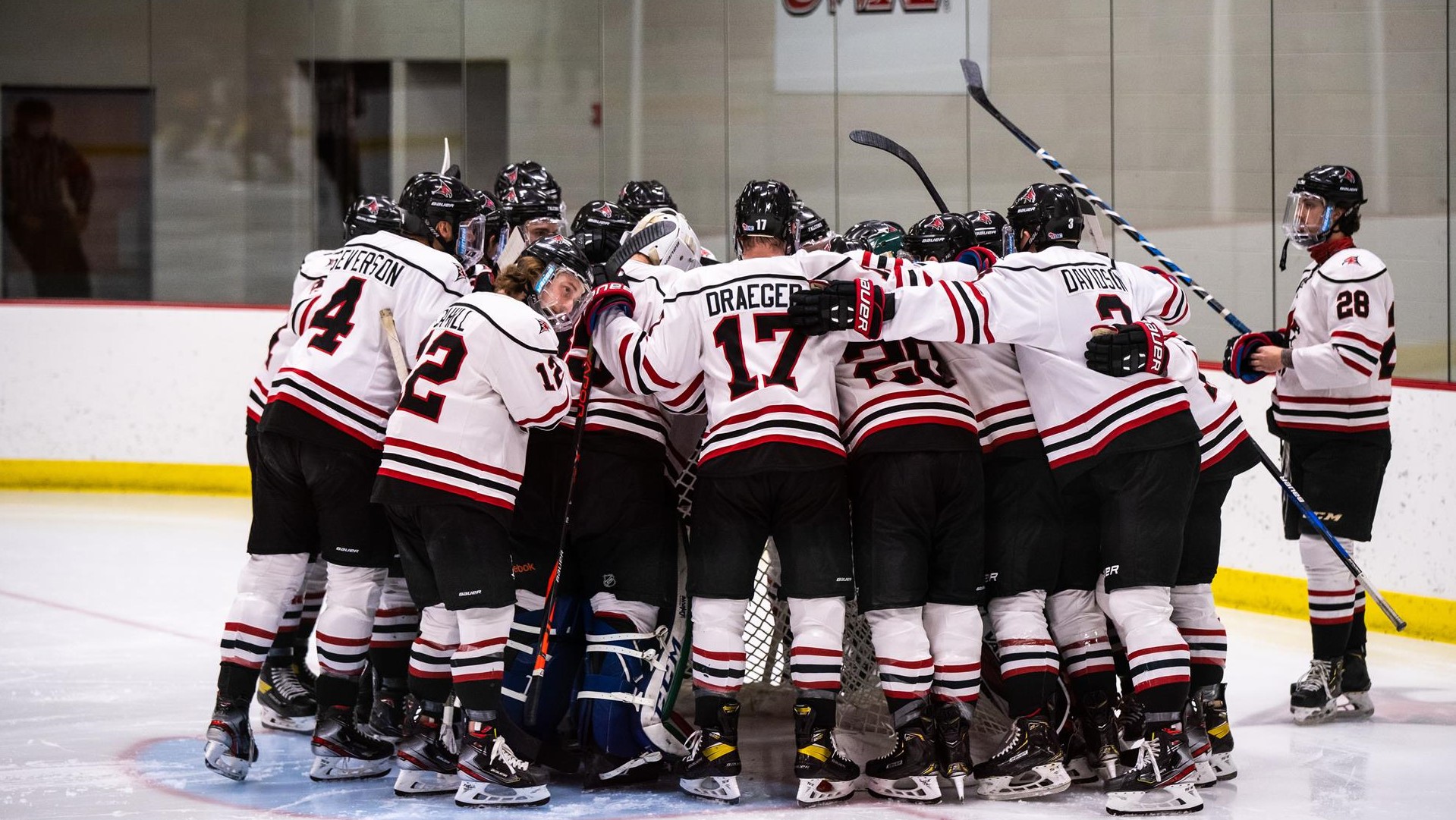 Winning Steak Extended by Men's Hockey - University of Wisconsin River ...