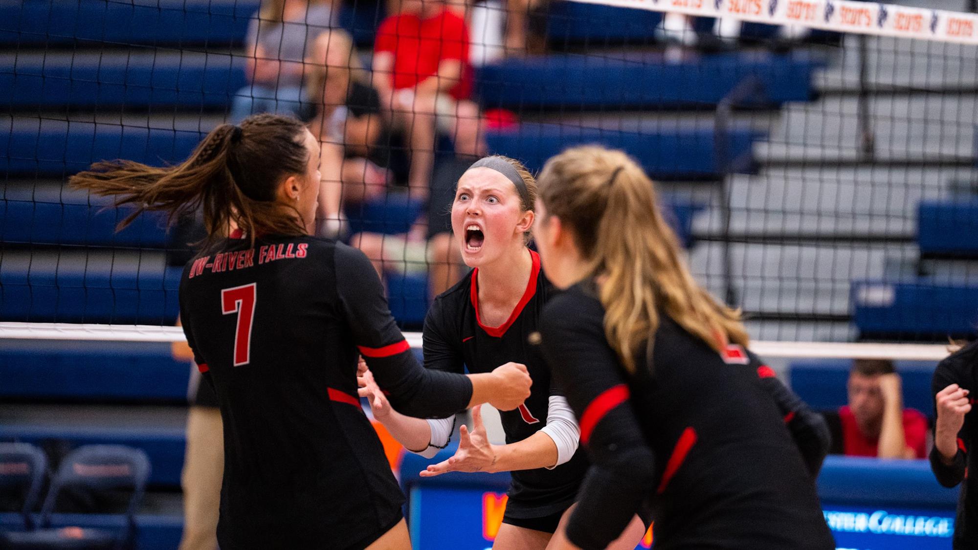 Volleyball sweeps Crown and Carleton to go unbeaten at Macalester ...