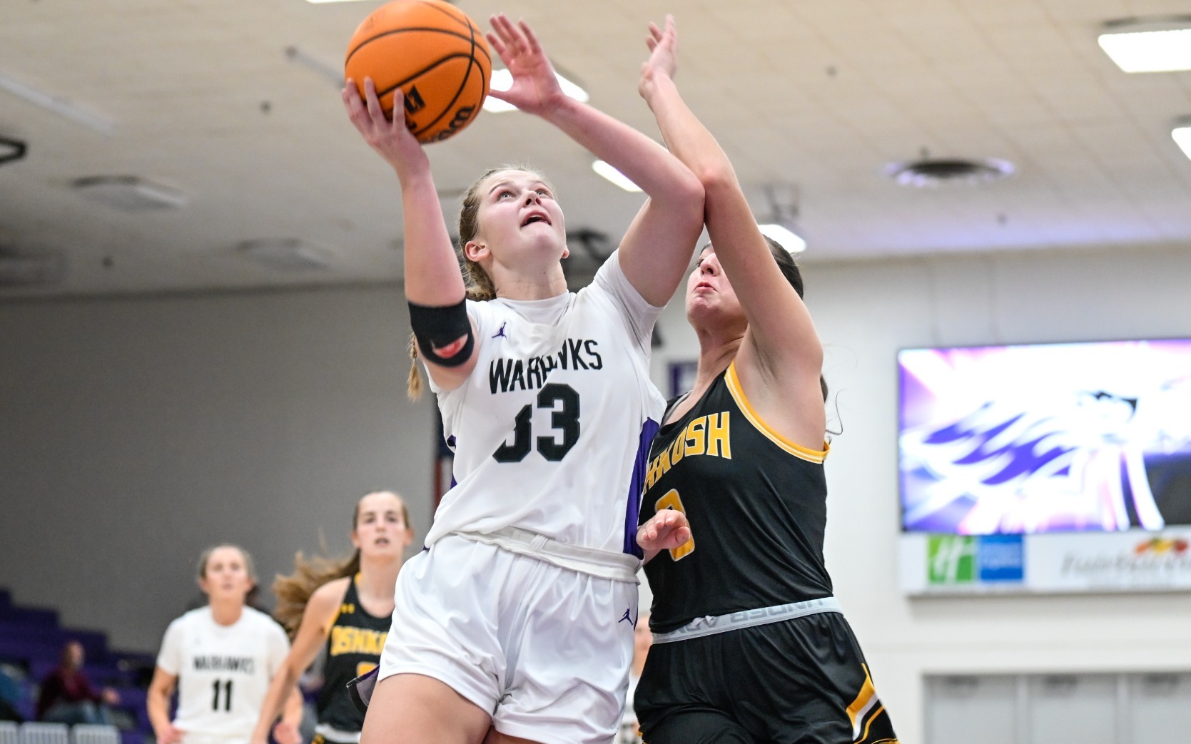 Grundahl Bolsters Warhawk Women in Road Win - University of Wisconsin ...