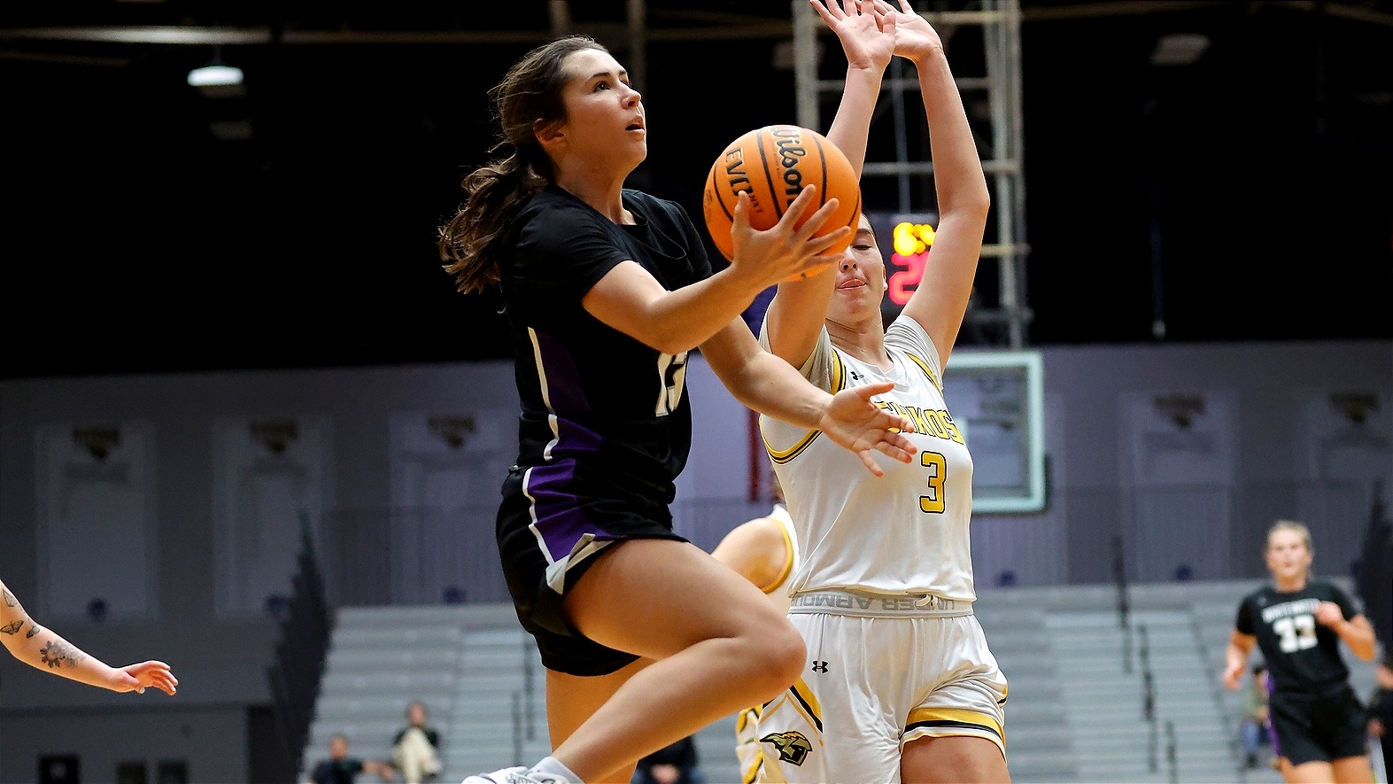 Warhawk Women Open WIAC Play with Win - University of Wisconsin-Whitewater Athletics
