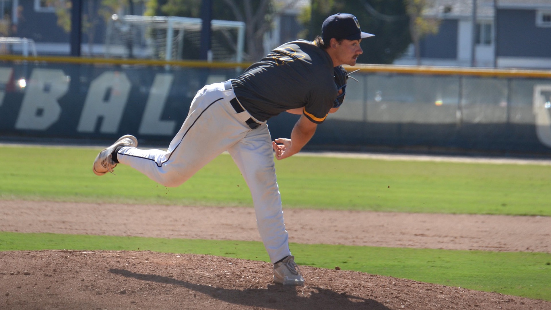 Baseball Splits Doubleheader Against Royals - Vanguard University