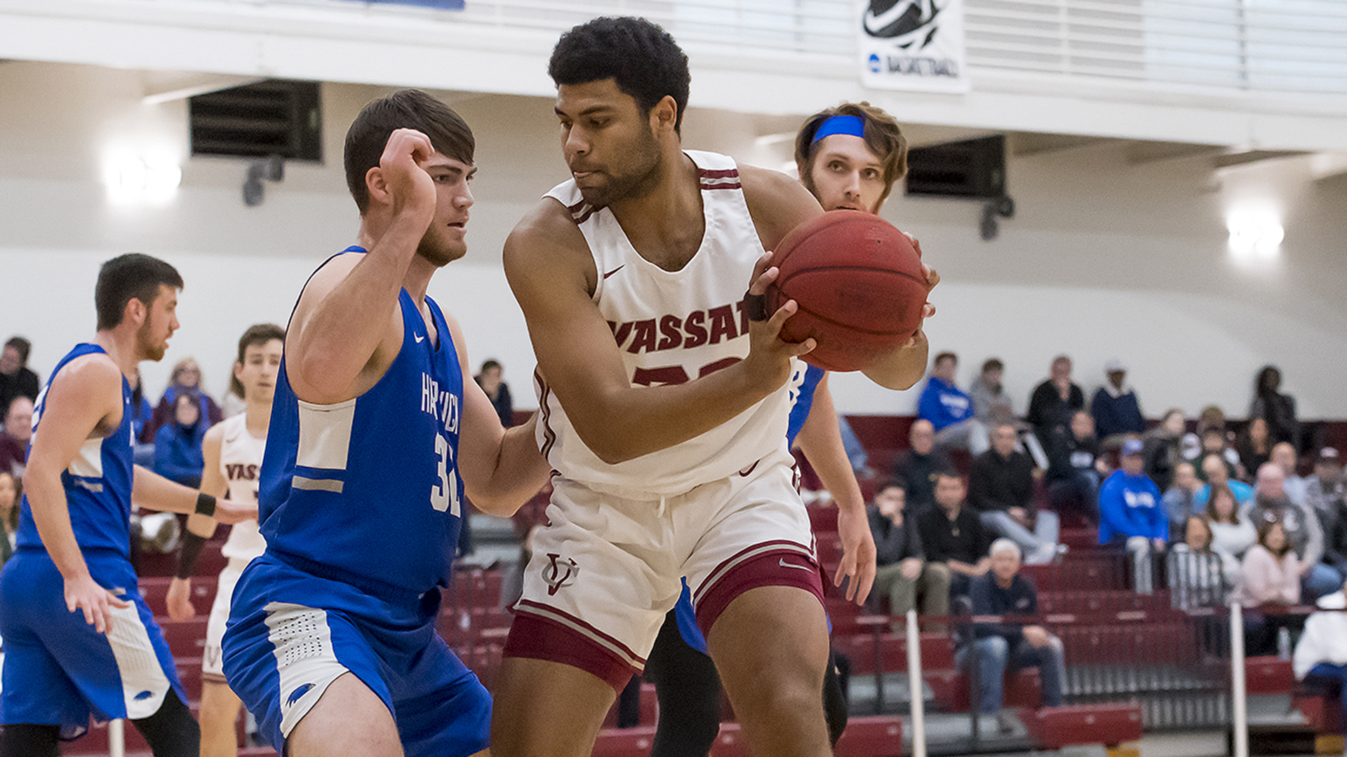 Men's Basketball Falls to Elizabethtown in Hochberg Family Opener ...