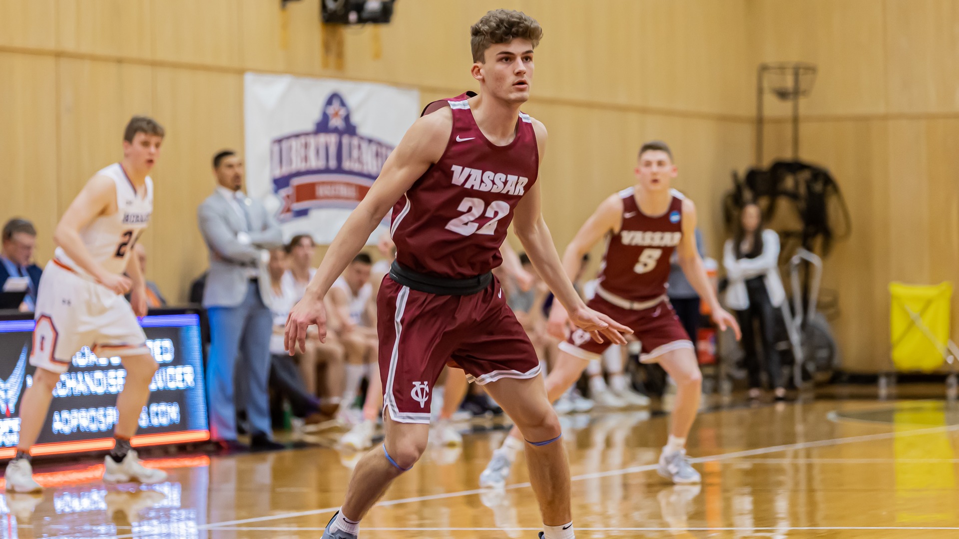 Men's Basketball Outlasts RIT For Third Straight Victory - Vassar ...