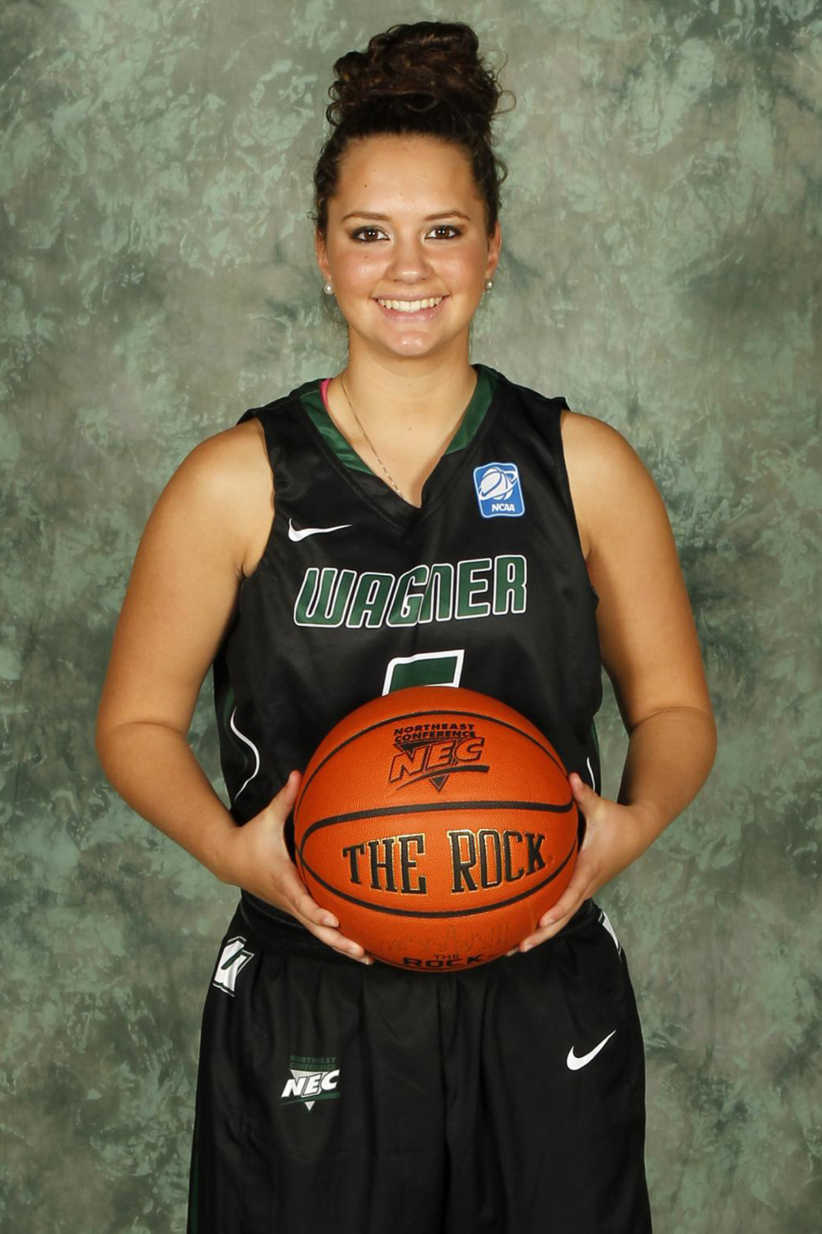 Kellie Crouch - 2016-17 - Women's Basketball - Wagner College Athletics