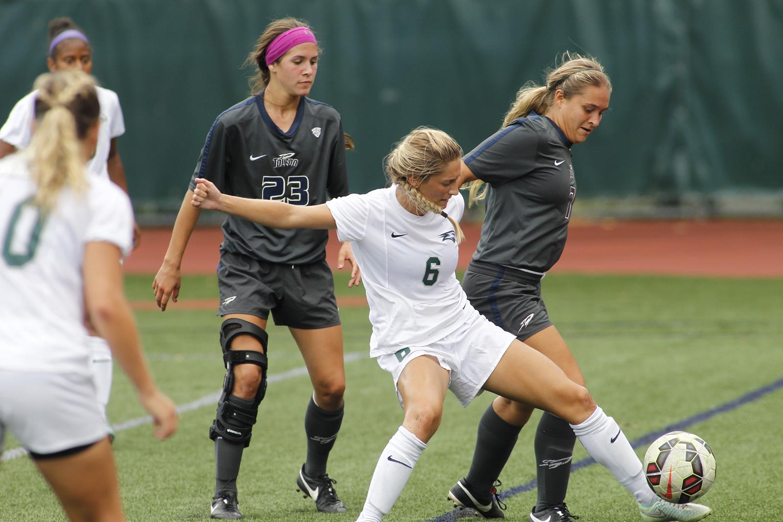Seahawk Rally Versus Bryant Falls Short - Wagner College Athletics