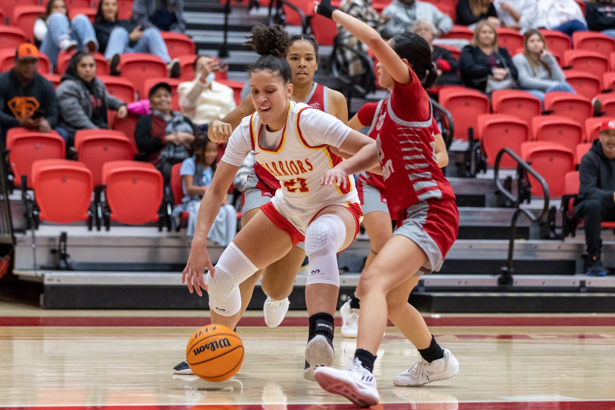 Late Comeback Effort Ends in a 70-59 Loss to the #19 Cougars ...