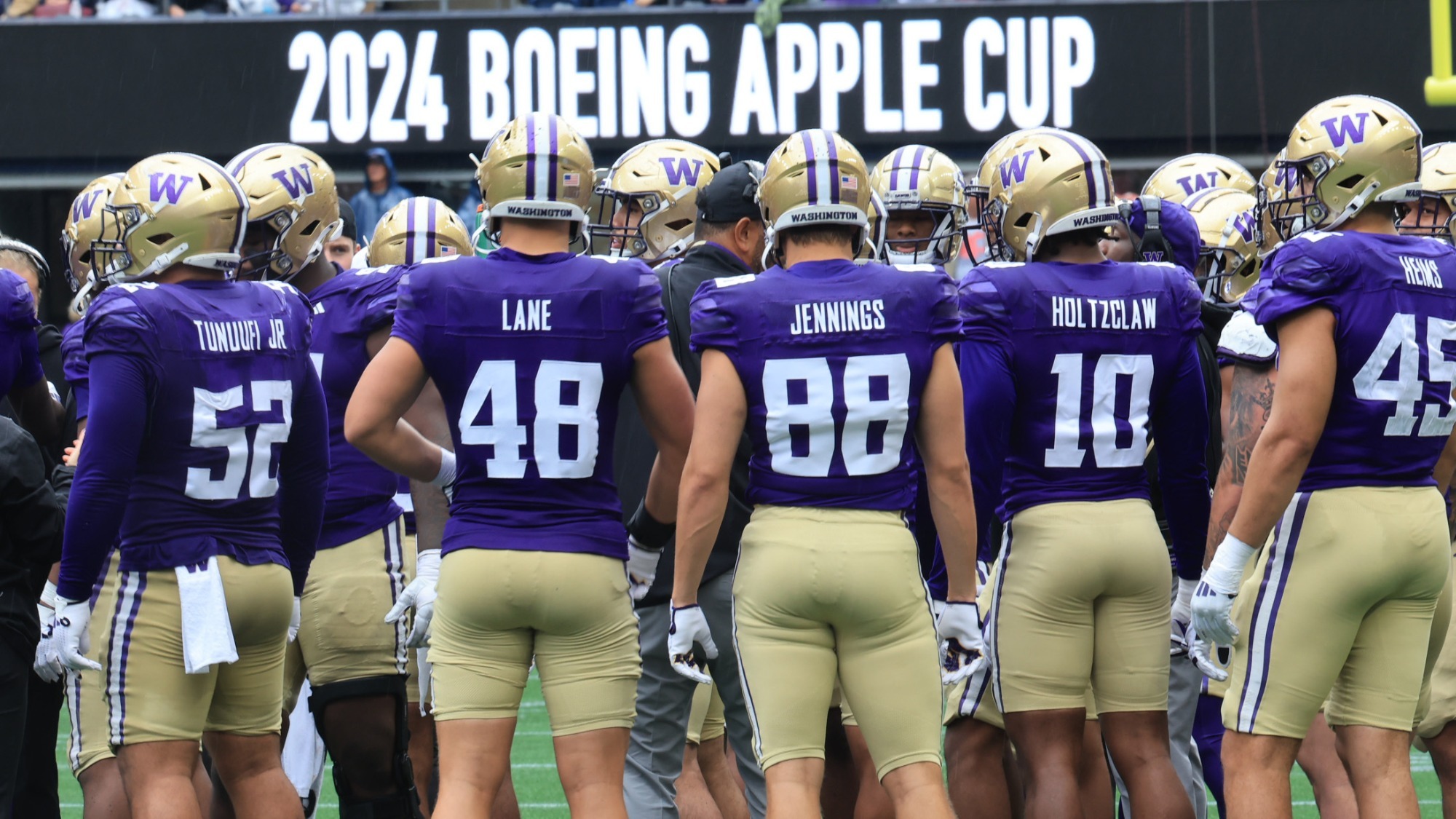 No. 5 Washington Defeats Oregon 70-21 at Autzen Stadium - University of ...