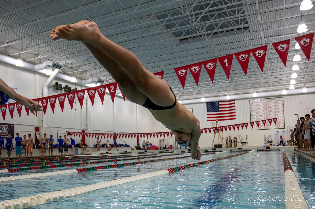 No. 8 Men's Swimming and Diving Topped by No. 3 Chicago - Washington ...
