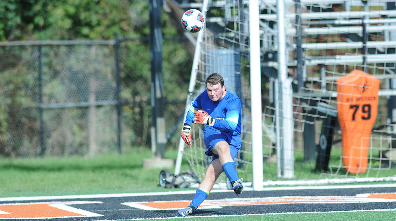 Men's soccer battles top team in the PAC - Waynesburg University Athletics