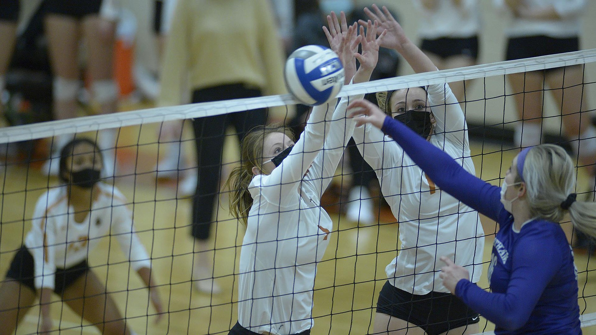 Volleyball rolls to PAC win at Thiel - Waynesburg University Athletics