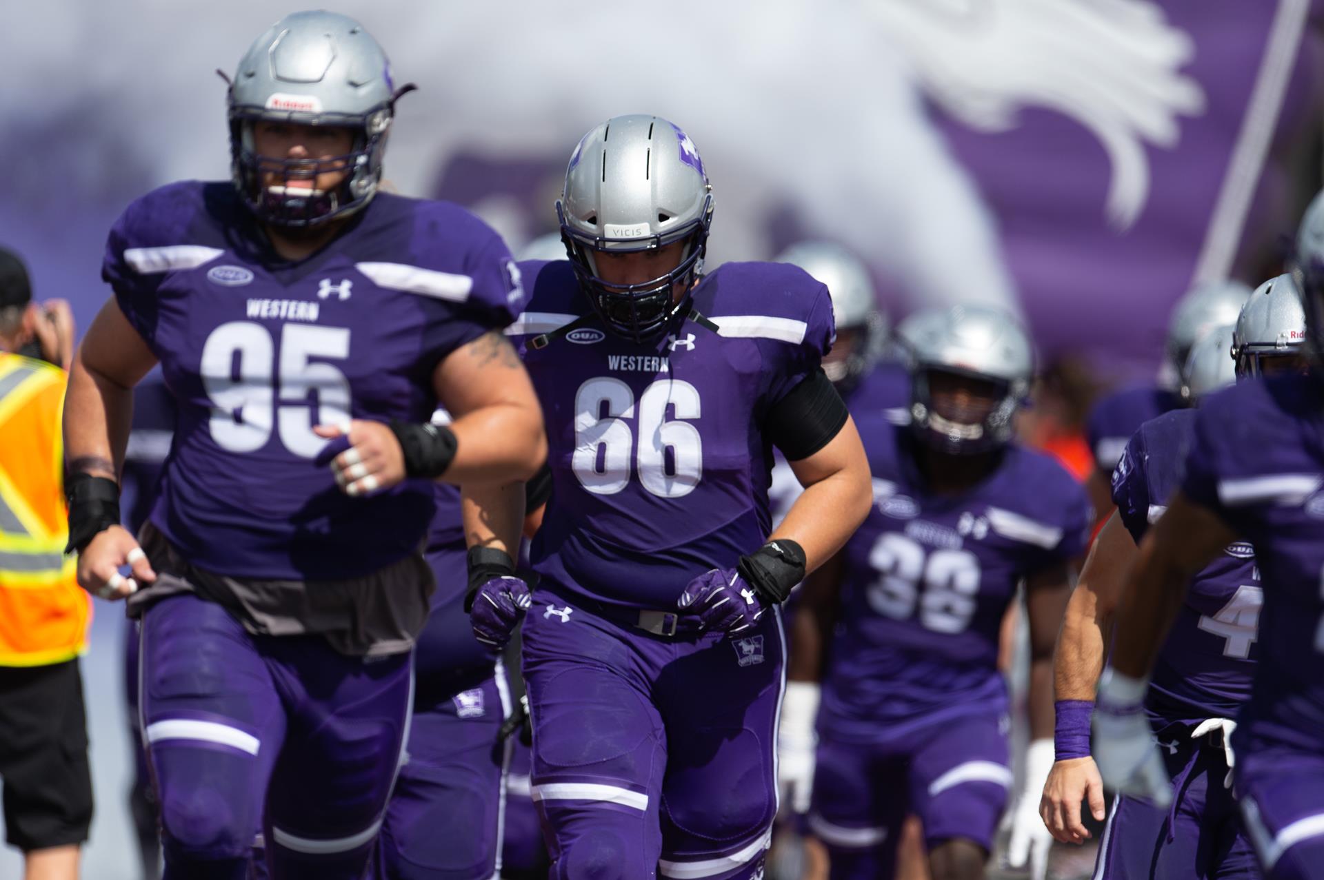 Mustangs surge in the 4th quarter to top Queens - Western Mustangs Sports