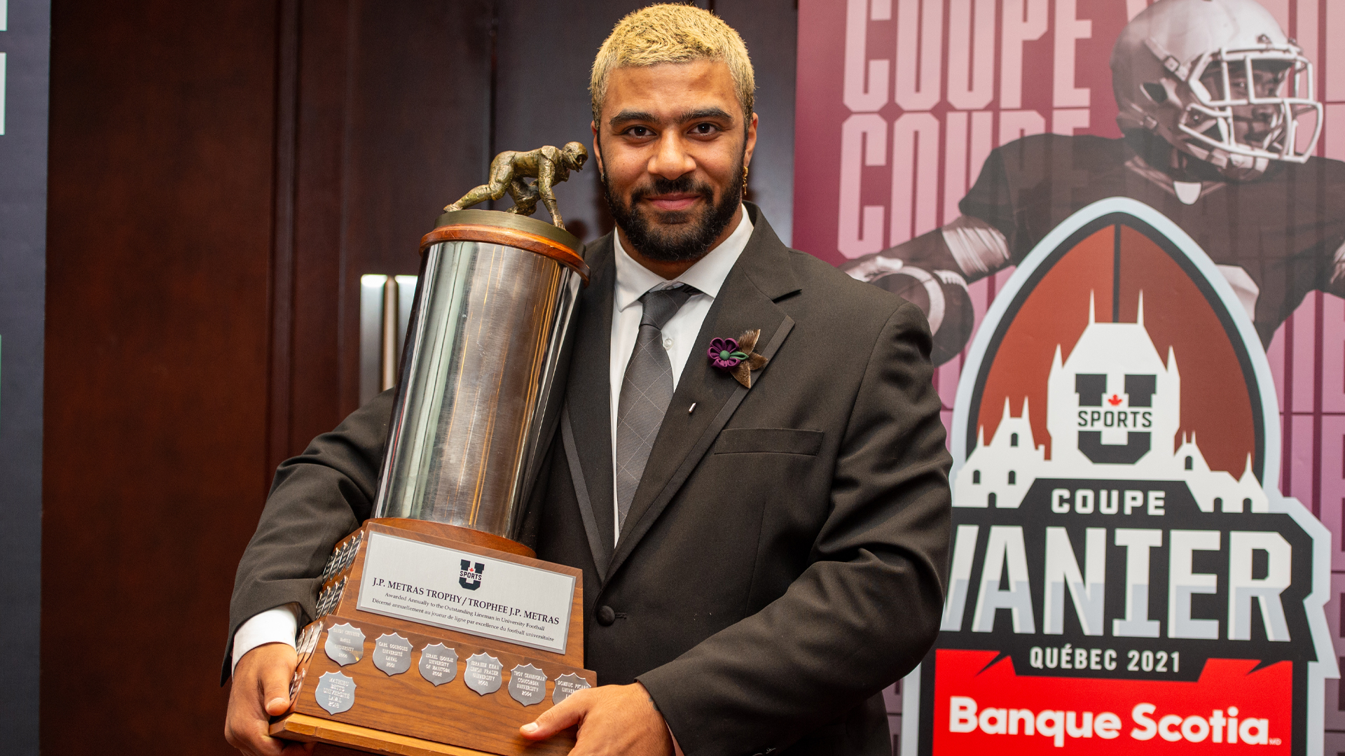 Deionte Knight - Football - Western Mustangs Sports