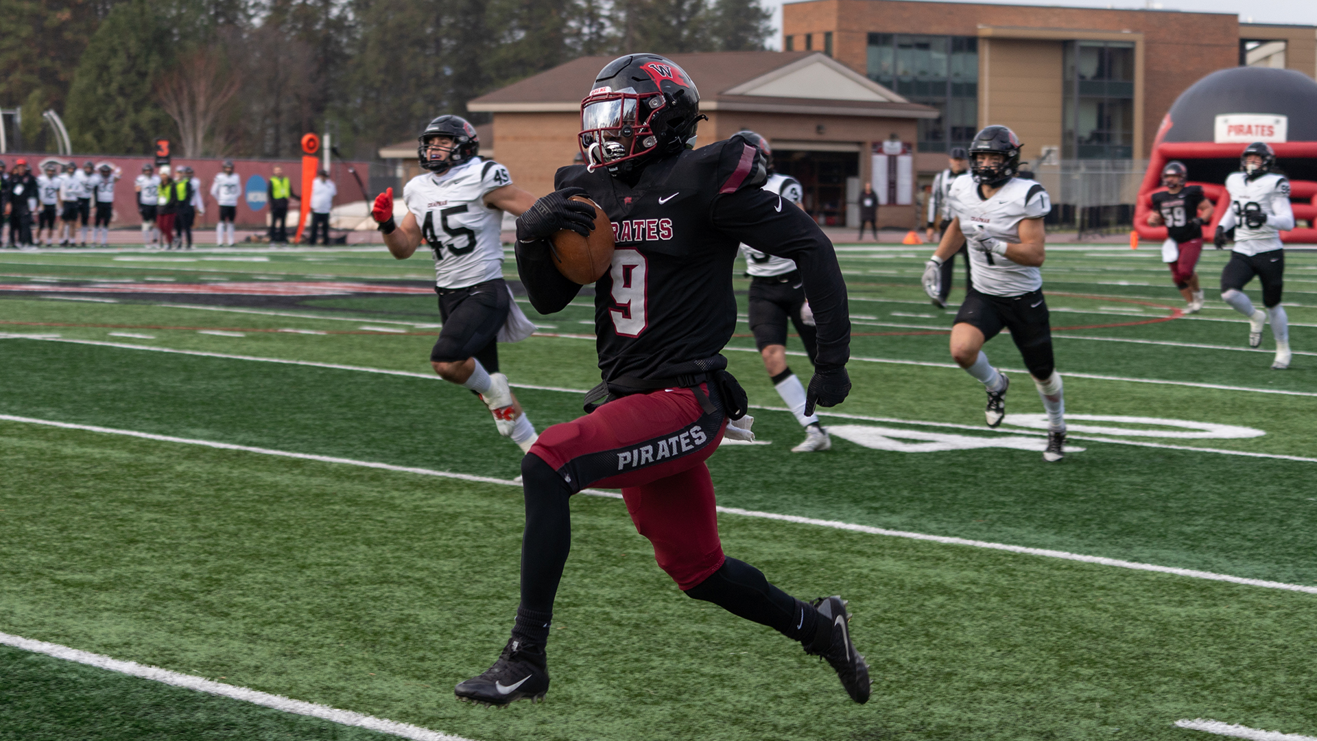 Hines scores four TDs, Pirates beat Panthers 42-28 - Whitworth University