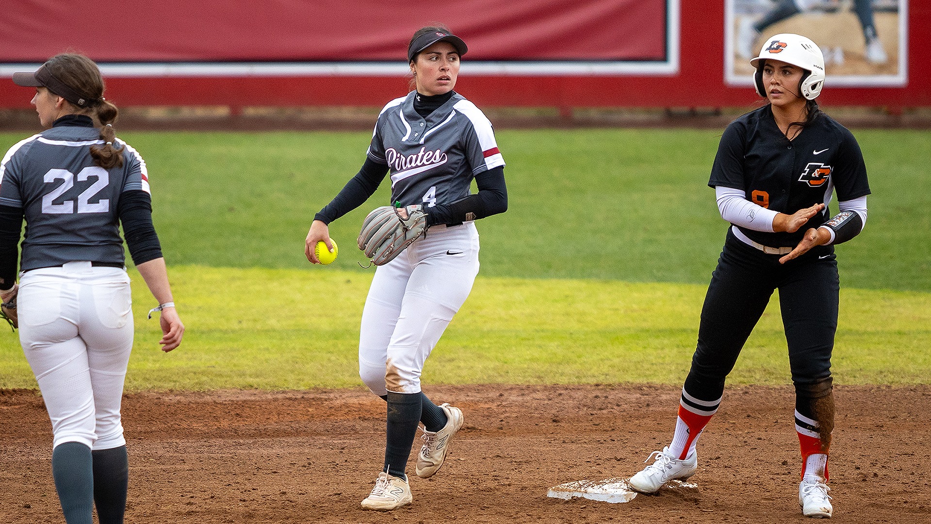 Softball splits with L&C in rain-delayed doubleheader - Whitworth ...