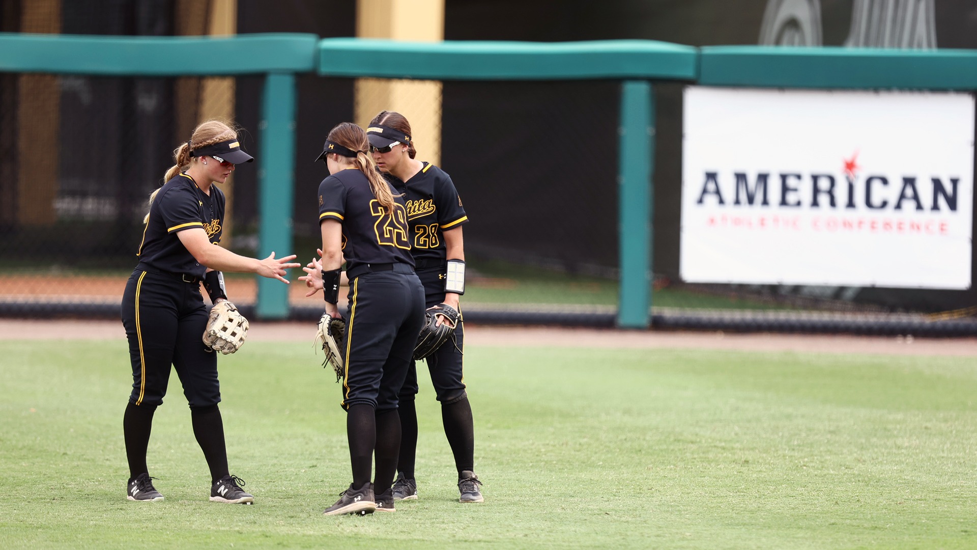 Tulsa Upsets Top Seed Wichita State in Extra Innings - Wichita State ...