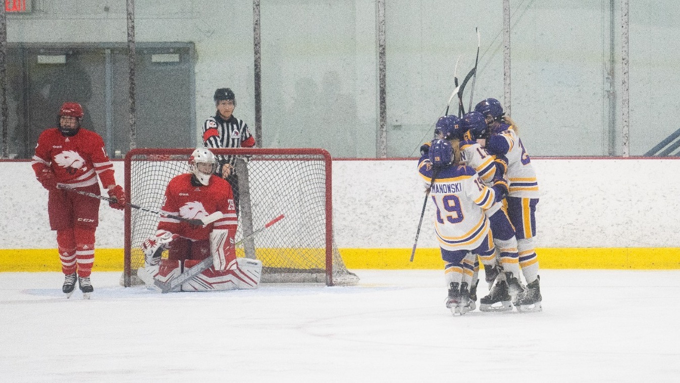 Golden Hawks tame Lions to snap six-game losing skid - Laurier ...