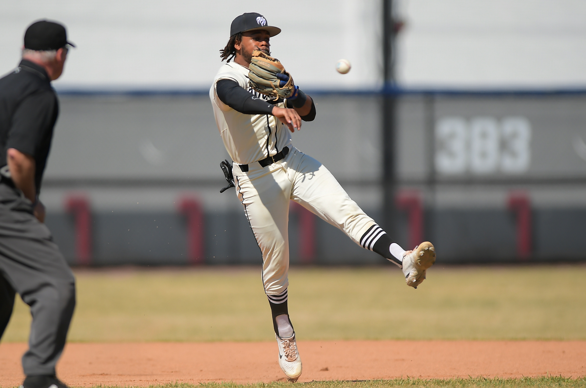 Phoenix and Colonels Split - Wilson College Athletics