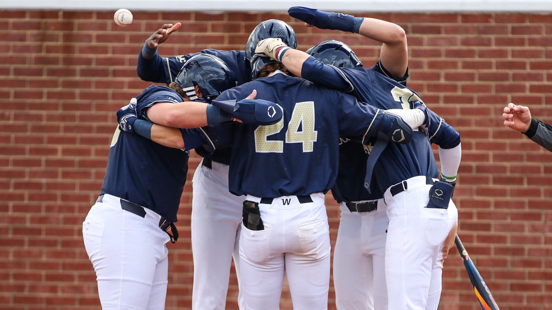 Bulldogs plate 20 runs to take down Bearcats and Oilers Saturday ...