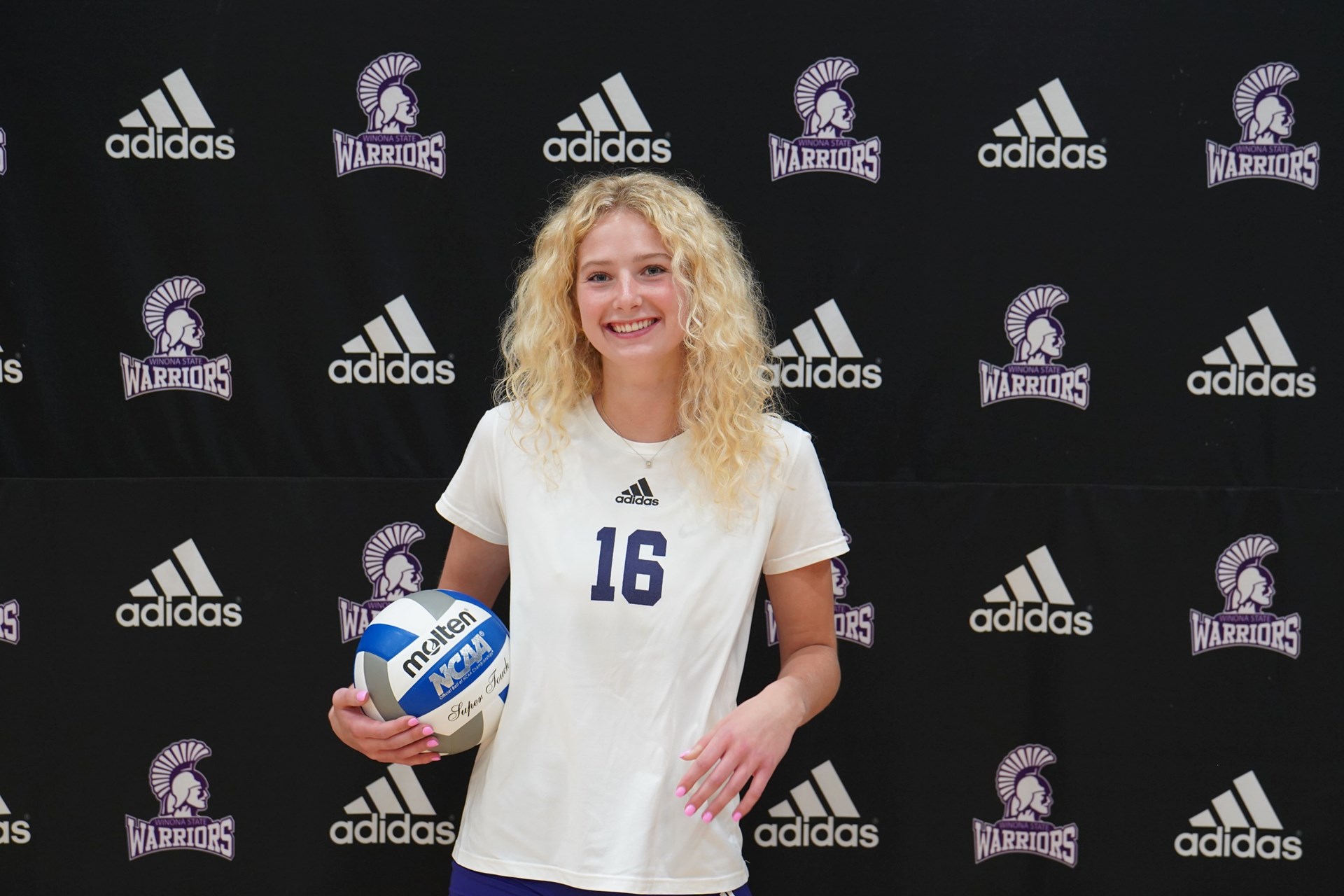 Madison Larson - Women's Volleyball - Winona State University Athletics